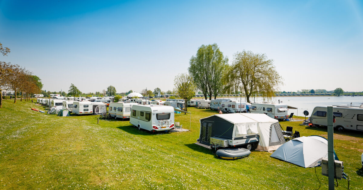 Eiland van Maurik | Comfortabele Camperplaats Zomerdijk met Uitzicht…
